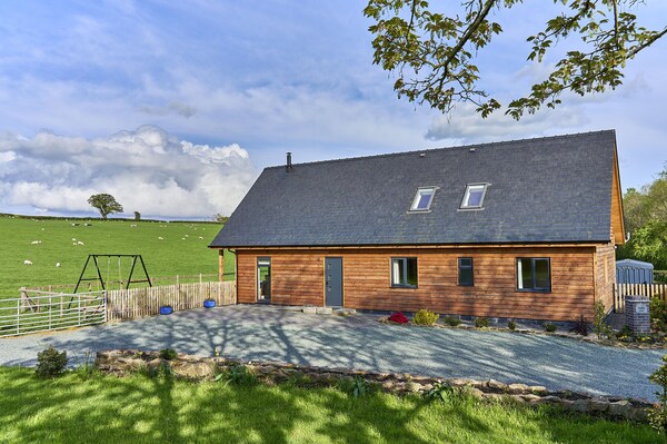 Holly Lodge, Pet Friendly, Luxury Holiday Cottage In Montgomery - Welshpool