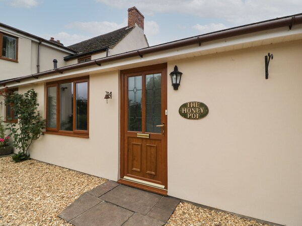 The Honey Pot, Romantic, With Hot Tub In Chepstow - Forest of Dean