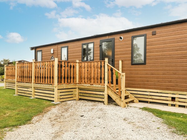 Hedgehog Lodge, Pet Friendly In South Lakeland Leisure Village - Carnforth