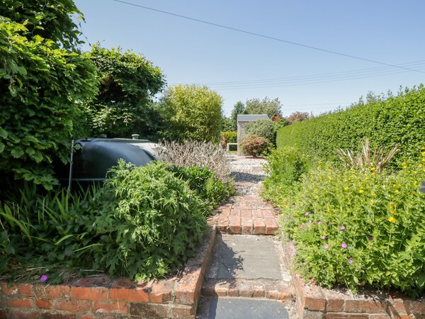Pow-wow Shore Cottage, Pet Friendly, With Open Fire In Annan - Powfoot