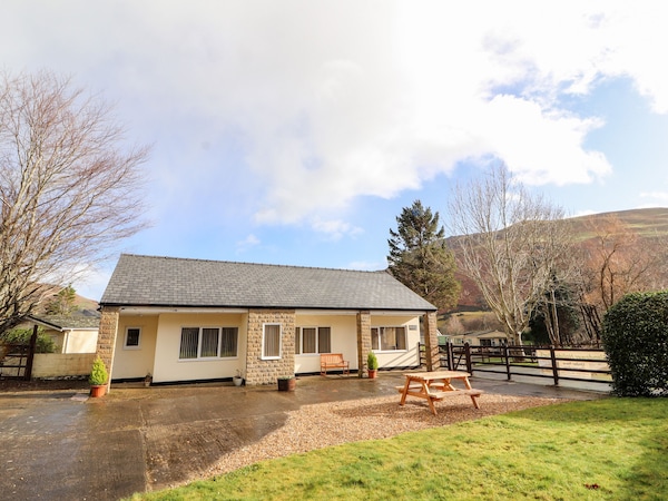 Awel Y Berwyn, Pet Friendly, With A Garden In Llangynog - Gwynedd