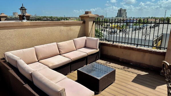 Townhome With Roof Top Deck -Sea/bay/spacex Views, 3 Min Walk To Beach-sleeps 8 - South Padre Island, TX