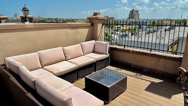 Townhome With Roof Top Deck -Sea/bay/spacex Views, 3 Min Walk To Beach-sleeps 8 - South Padre Island