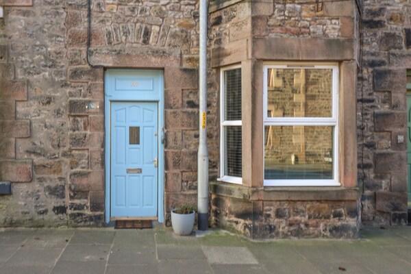 The Lazy Seal, Pet Friendly, Character Holiday Cottage In Spittal - Berwick-upon-Tweed