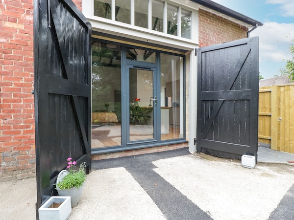 The Coach House, Pet Friendly, With Hot Tub In Wimborne Minster - Wimborne Minster