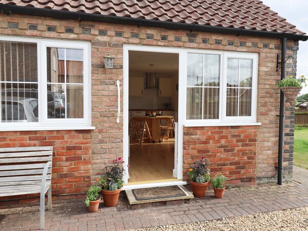 Copse View, Romantic, With A Garden In Reepham, Lincolnshire - Lincolnshire