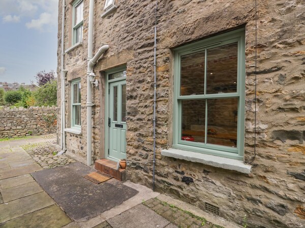 2 Kings Yard, Pet Friendly, Character Holiday Cottage In Sedbergh - Sedbergh