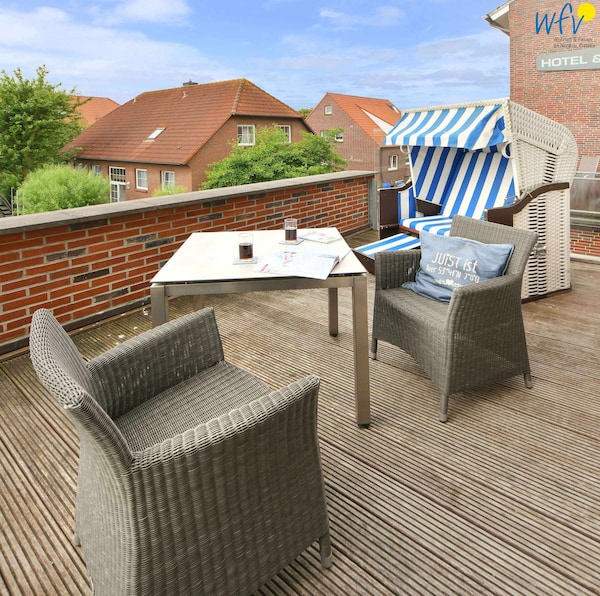 Sunny South-facing Balcony With A View Of The Mudflats And Harbor! - Juist