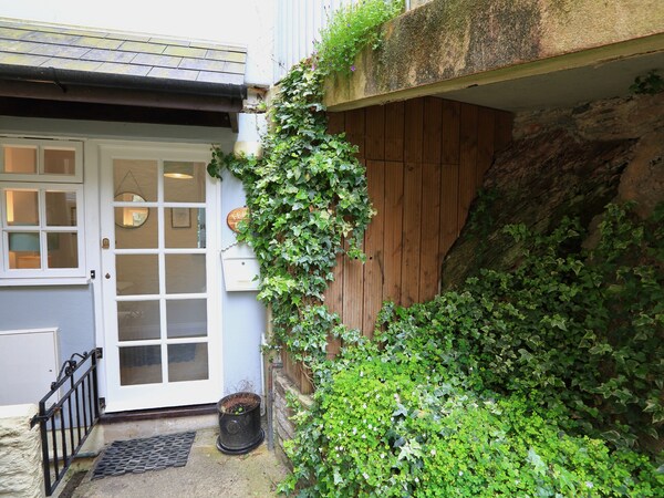 Ferry View, Country Holiday Cottage, With A Garden In Dartmouth - 達特茅斯