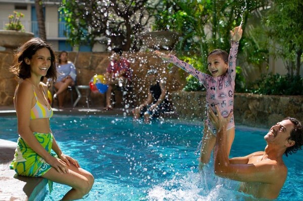 Family Beach Vacation! 2 Convenient Units Near Kaimana Beach! Pets Allowed, Pool - Honolulu