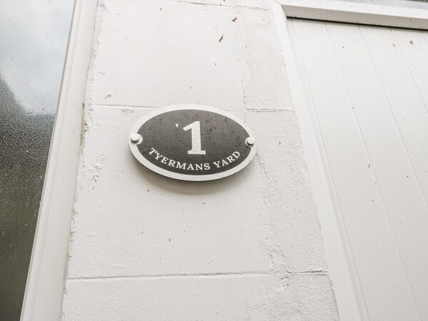 24 Baxtergate, Family Friendly, Character Holiday Cottage In Whitby - Sandsend