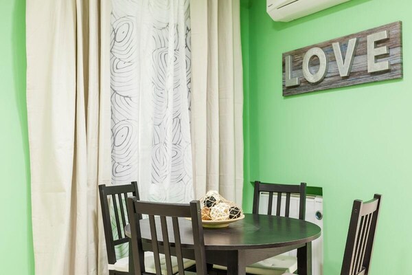 Modern Air-conditioned Apartment W/ Full Kitchen, Washing Machine, & Wifi - Leganés