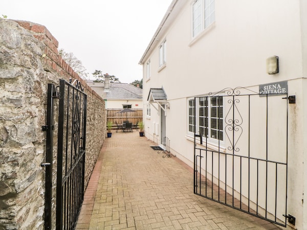 Siena Cottage, 41a Kents Lane, Pet Friendly, With A Garden In Torquay - Torquay