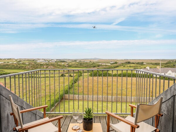 Plas Newydd, Pet Friendly, With A Garden In Rhosneigr - Anglesey