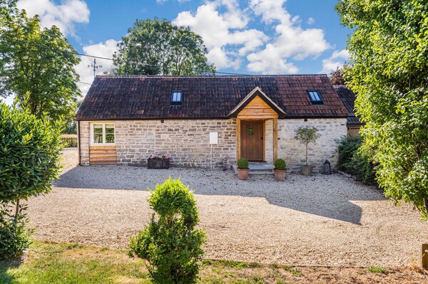 Old Farm Stables, Pet Friendly, With Open Fire In Sparkford - Dorset