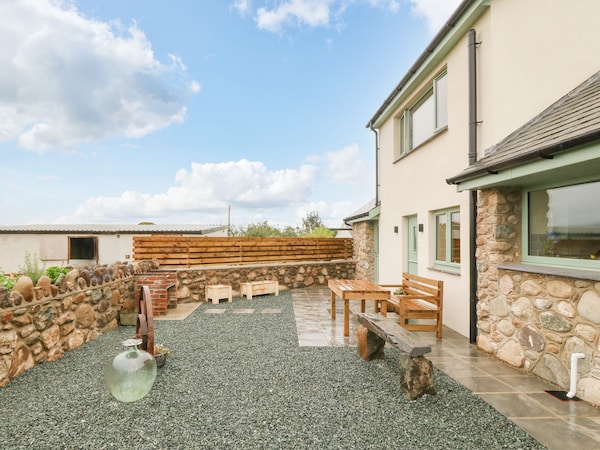 Ty Gwair (The Hayloft), Luxury Holiday Cottage In Caernarfon - Caernarfon