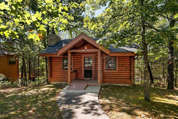 Genuine Log Cabin, Jetted Tub, Gas Fireplace, Indoor Pool! | 150 - Branson, MO