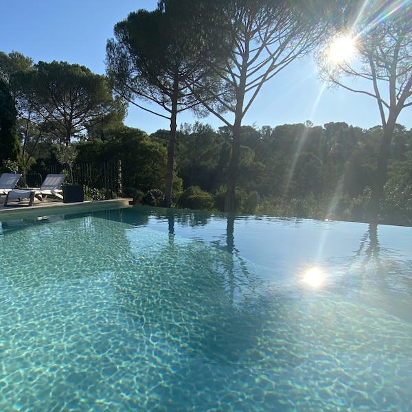 L'encantada, Propriété De Charme Dans Nîmes Avec Piscine Et Espaces Verts - Nîmes