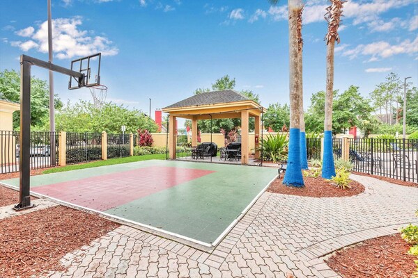 Modern Condo  With Queen Suite, Games Room & Bbq - Orlando