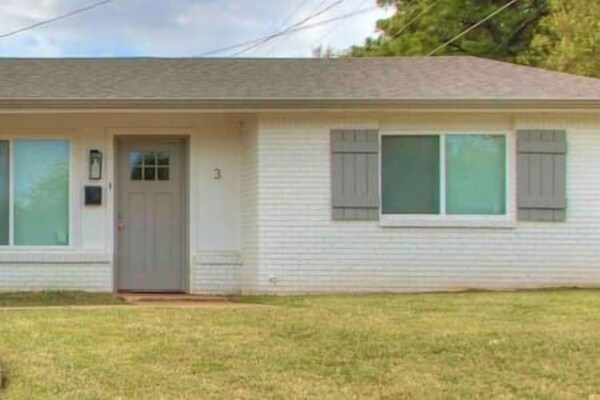 2-bedroom Cottage W/ King Bed - Edmond, OK