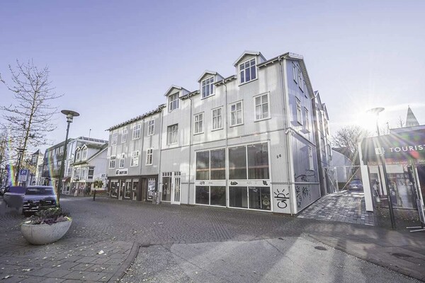 Backyard Stylish Studio For 2 - Excellent Location - Reikiavik