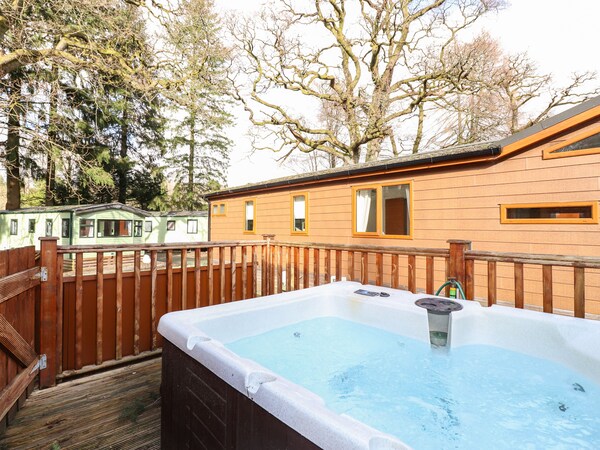 Ridgway Lodge, Pet Friendly, With Hot Tub In Windermere - Coniston