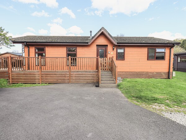 Sunny Brow Lodge, Pet Friendly, With Hot Tub In Windermere - Coniston