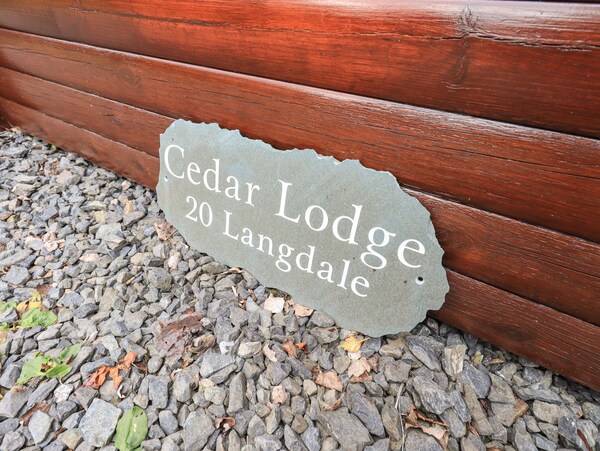 Cedar Lodge, Pet Friendly, With Hot Tub In Windermere - Hawkshead