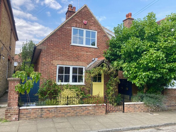 Gingerbread Cottage, Family Friendly, With Open Fire In Canterbury - 惠斯塔布