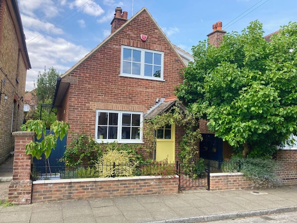Gingerbread Cottage, Family Friendly, With Open Fire In Canterbury - 惠斯塔布