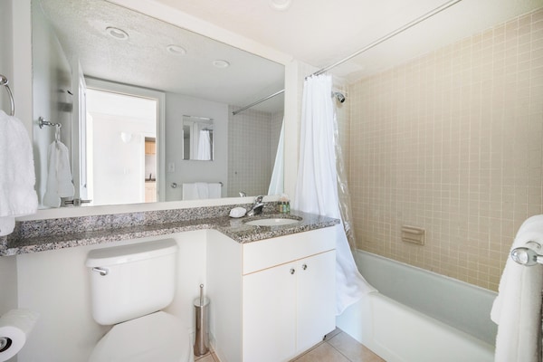 One-bedroom In Back Bay With Boston Skyline Views - Quincy