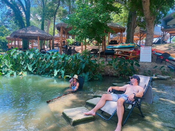 Brand New Waterfront Cabin With Many Amenities: Pool, Hot Tub & Kayaking. - Rc8 - Marion, TX