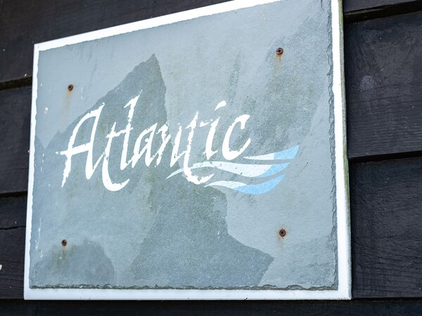 Atlantic Lodge, Pet Friendly, With A Garden In Port Isaac - Edmonton, UK