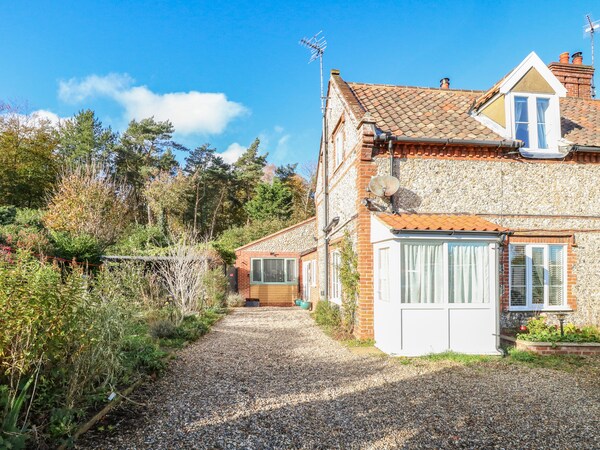 Rose Cottage, Pet Friendly, Character Holiday Cottage In Cromer - Cromer