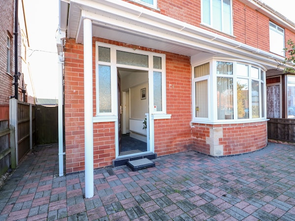 4 Dorothy Avenue, Pet Friendly, Country Holiday Cottage In Skegness - Skegness