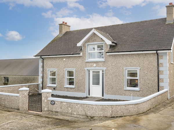 Granny's, Pet Friendly, With A Garden In Bushmills, County Antrim - Portballintrae