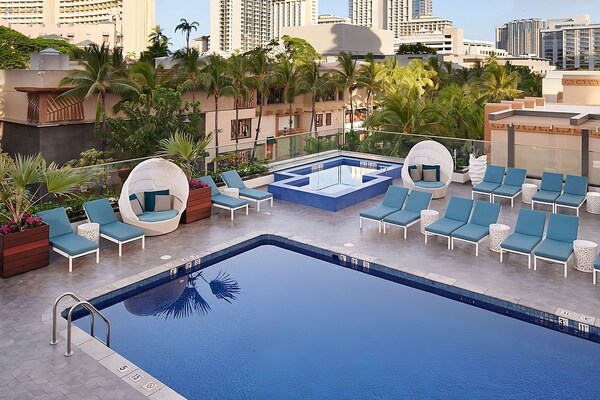Tropical Dream! Ocean View, Pool, Restaurant, Walk To Royal Hawaiian Center - 오아후