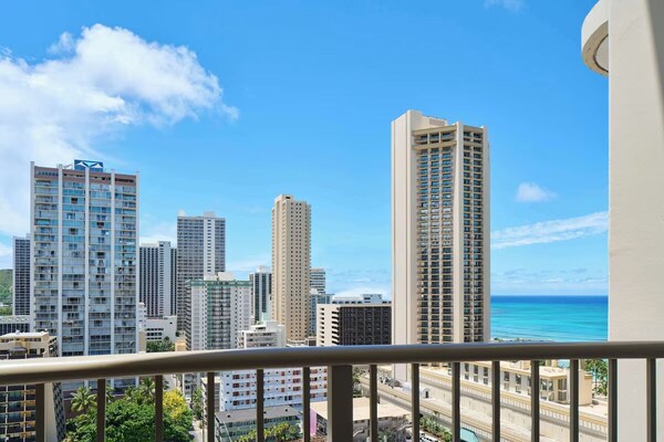 Hawaiian Dream Vacation! Minutes To Diamond Head, Iolani Palace, Pearl Harbor! - Honolulu, HI