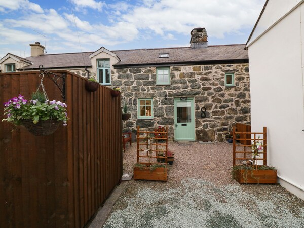 Bryn Aber Bach, Pet Friendly, With Hot Tub In Llangybi, Gwynedd - Llŷn Peninsula