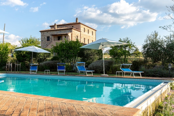Charming Cottage With Vue- 450 M2, Private Swimming Pool, Air-co - Umbria