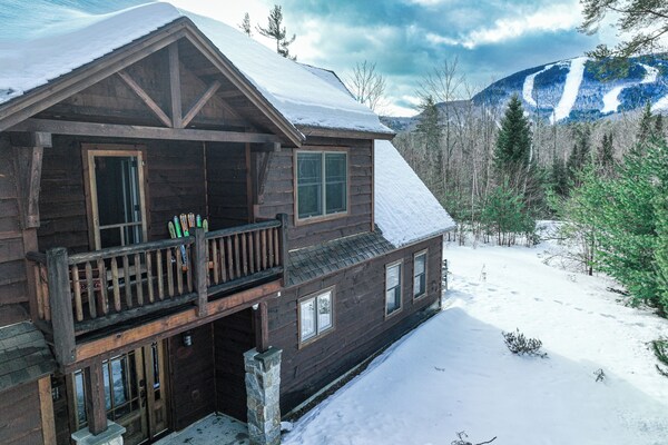 Chalet De Vie.  Mountain Views And Free Shuttle In Winter, Hot Tub, Sleeps 18 - Maine