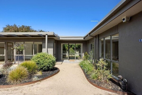 Sunlit Sorrento Retreat - Portsea