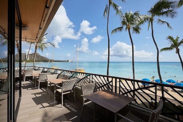 Oceanfront Gem! 3 Awesome Units, Steps To Waikiki Beach! Minutes To Diamond Head - 호놀룰루
