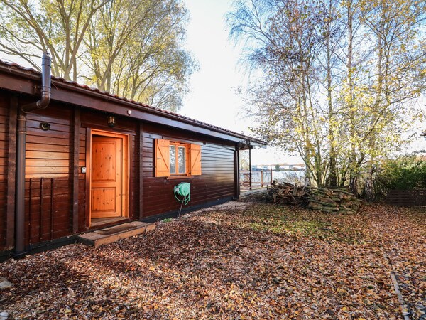 Osprey Lodge, Pet Friendly In Tattershall Lakes Country Park - Woodhall Spa