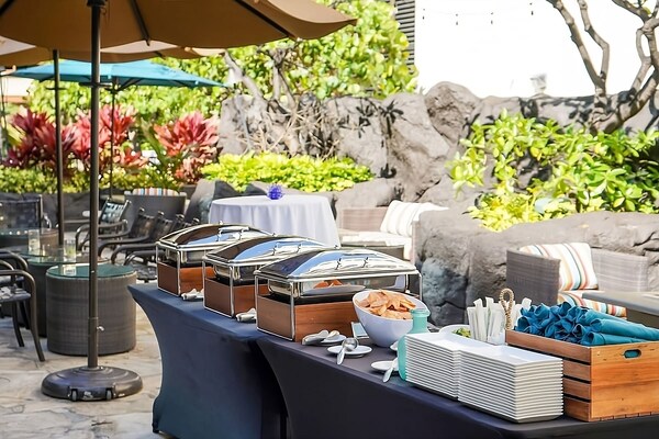 Family Getaway In Paradise! 3 Modern Units, Onsite Dining, Ocean Front, Pool! - Honolulu