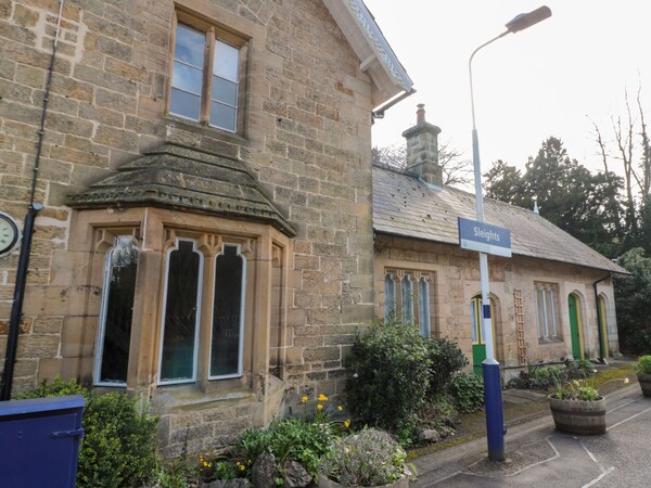 Ramblers Cottage, Pet Friendly, Character Holiday Cottage In Sleights - England
