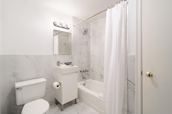 Ues One Bedroom Near Shopping & Museums - Upper East Side - Manhattan