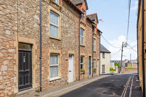 Sea Spray, Pet Friendly, Character Holiday Cottage In Watchet - Watchet
