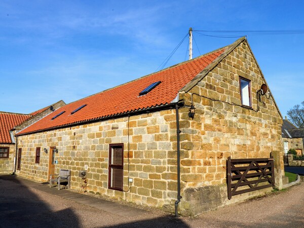 The Old Dairy, Ellerby, Pet Friendly, With A Garden In Runswick Bay - Staithes