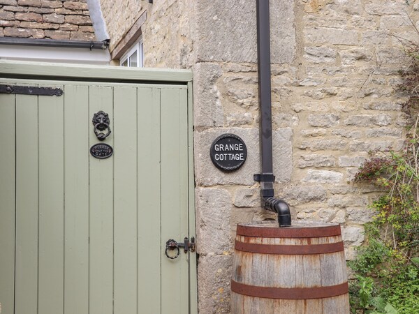 Grange Cottage, Family Friendly, With Open Fire In Minchinhampton - Stroud
